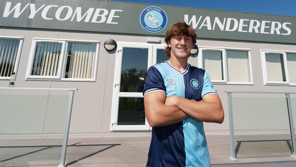 Max Cavana makes Chairboys move - Wycombe Wanderers