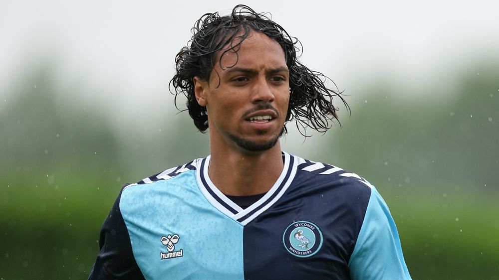 D'Mani leaves on loan - Wycombe Wanderers