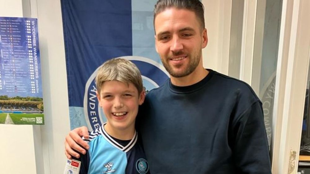 Luke's slam dunk for Harry - Wycombe Wanderers