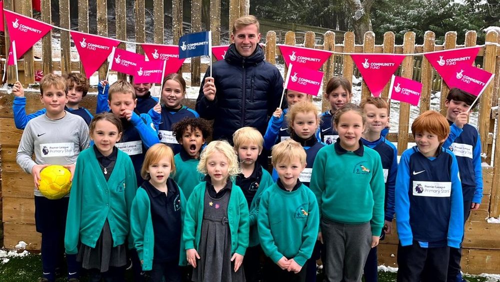 Jason makes guest appearance at Ibstone C of E School - Wycombe Wanderers