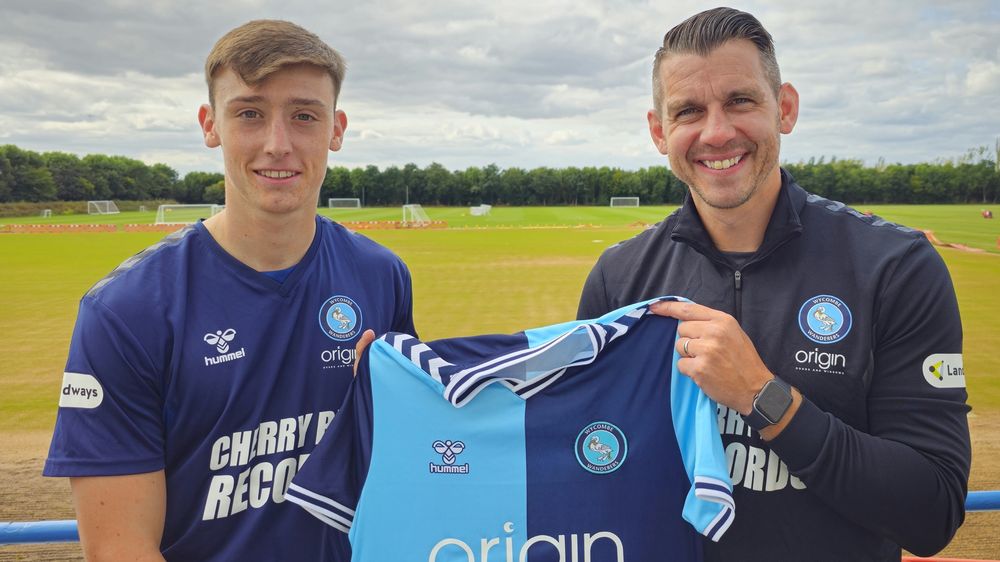 Cameron signs season-long loan deal - Wycombe Wanderers