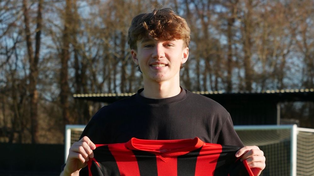 Arthur Gregory joins Bracknell on loan - Wycombe Wanderers