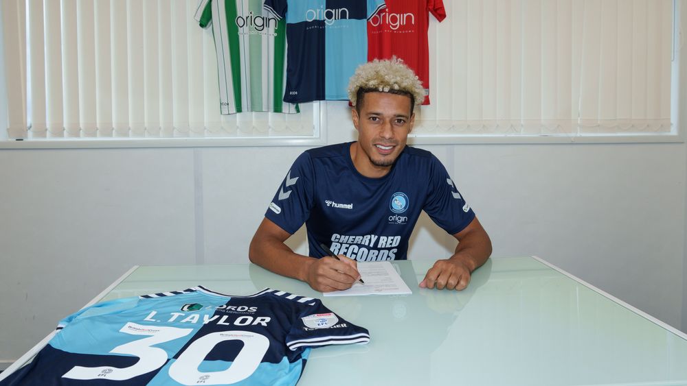 Lyle Taylor is a Wanderer! - Wycombe Wanderers