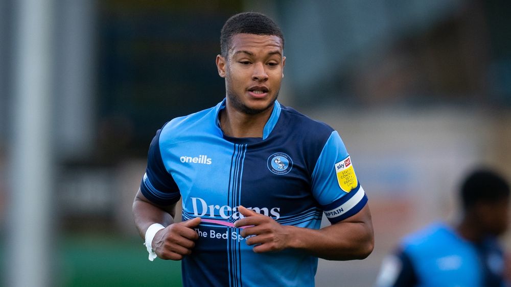 Giles makes loan move - Wycombe Wanderers